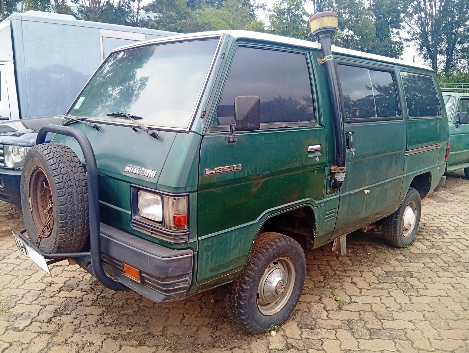 Mitsubishi L300 Van – KAH | Karen